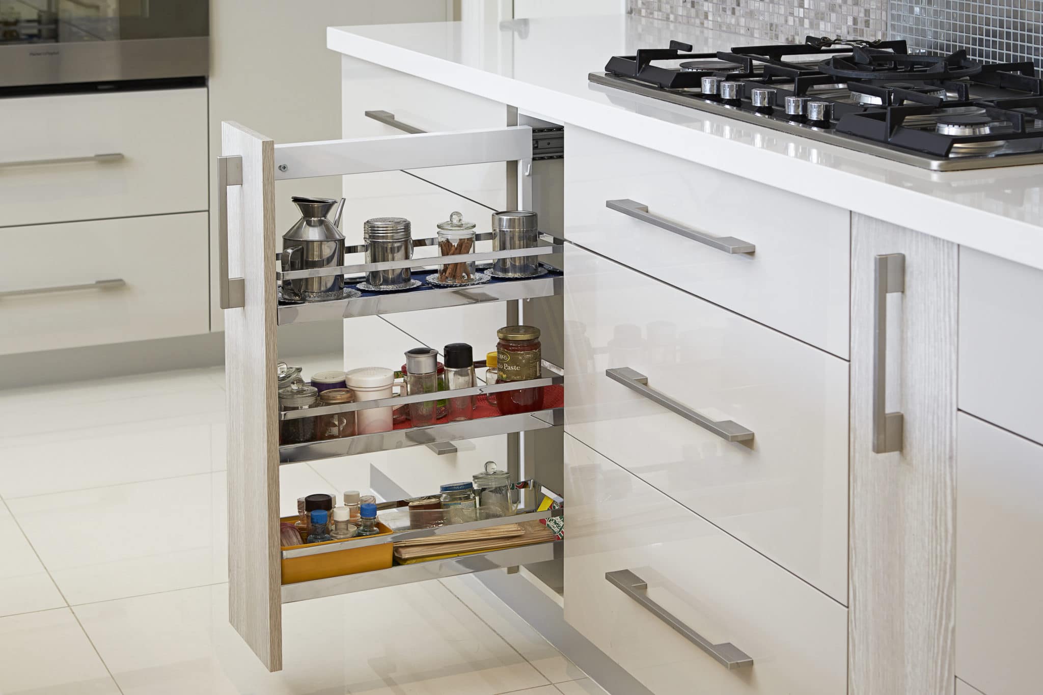 Choosing the Right Cabinet Hardware - Master Cabinets